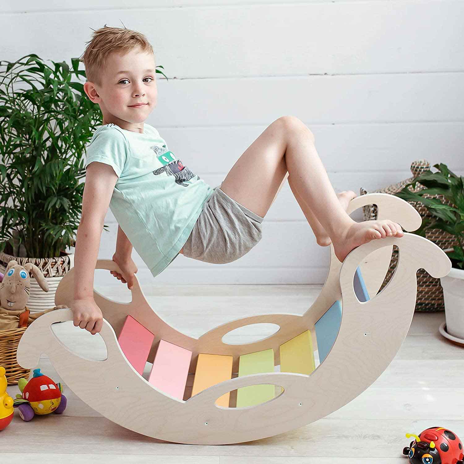 Balancín Waldorf i Montessori. Beneficios, usos y mejores modelos